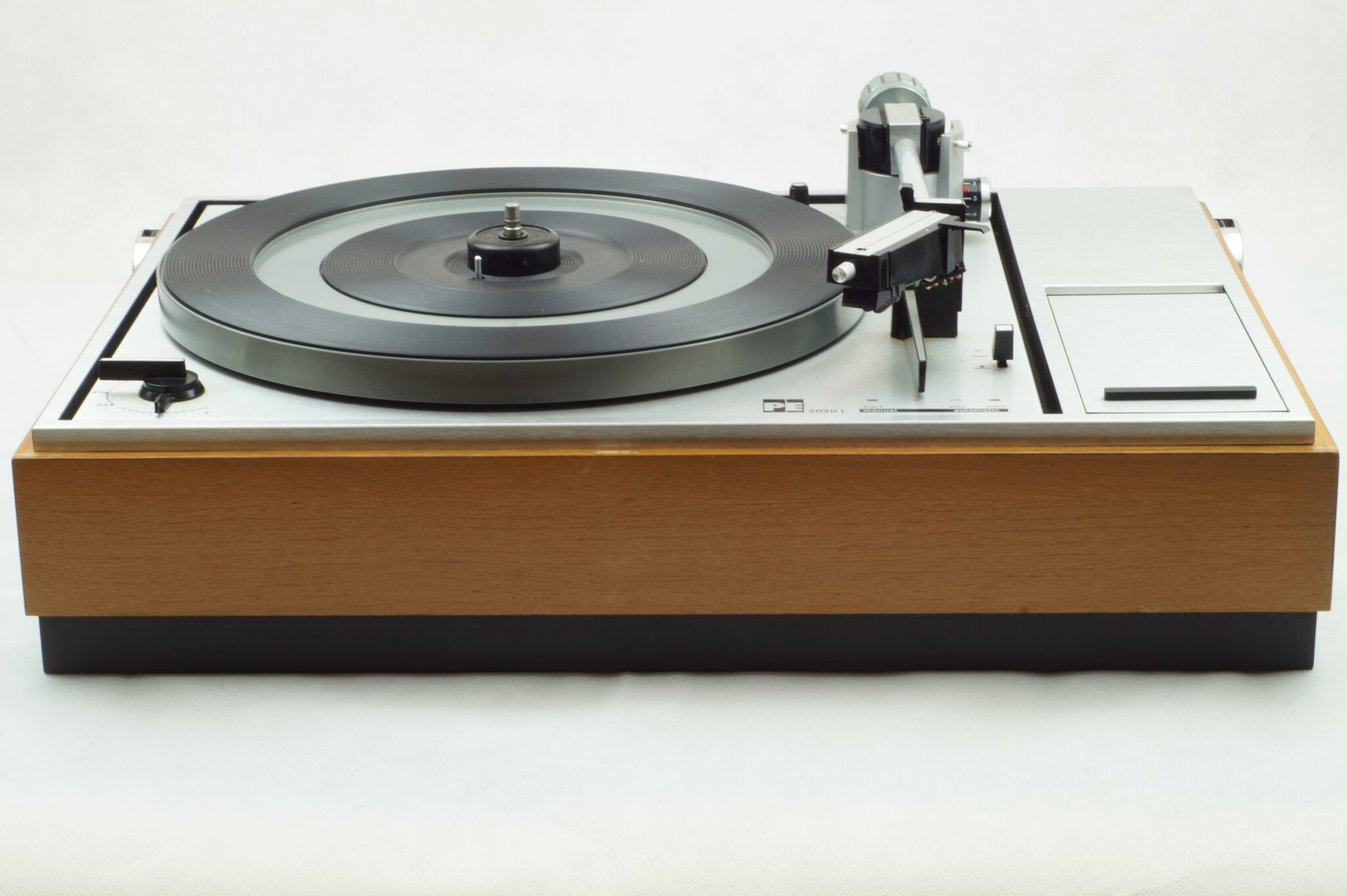 5 Vintage European Turntables That Matter | In Sheeps Clothing